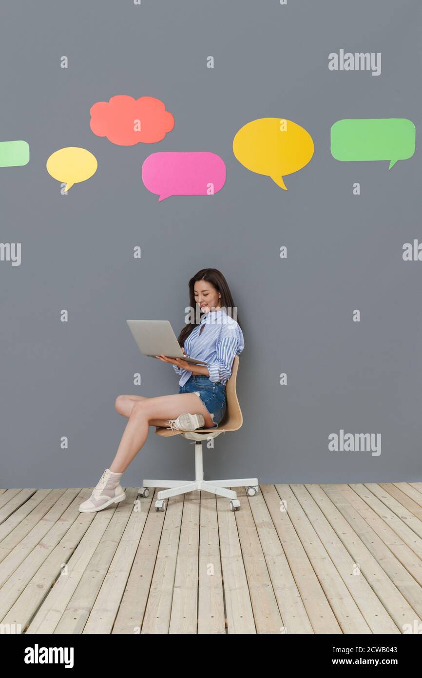 Lady laptops hi-res stock photography and images - Alamy