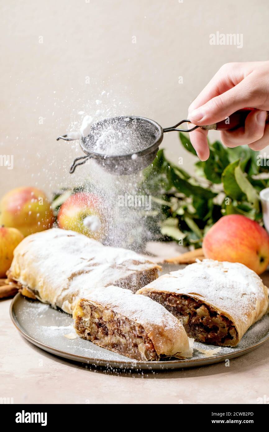 Sieve plate hi-res stock photography and images - Alamy