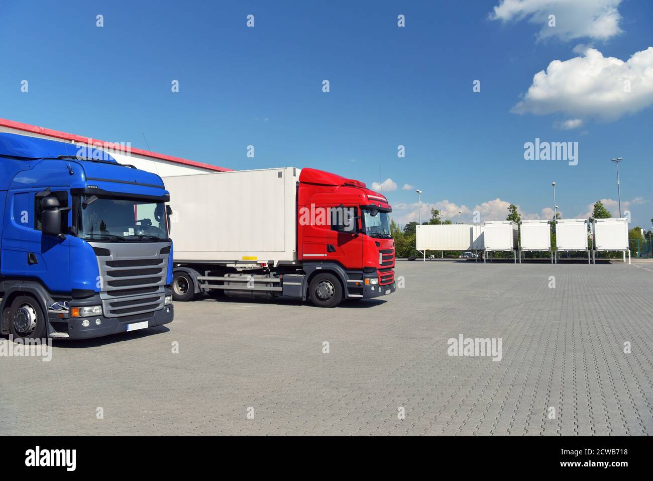 Shipping company trucks hi-res stock photography and images - Alamy