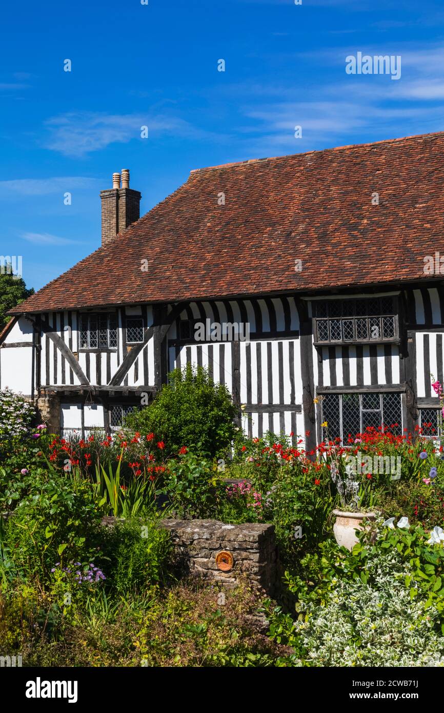 English medieval building hi-res stock photography and images - Alamy