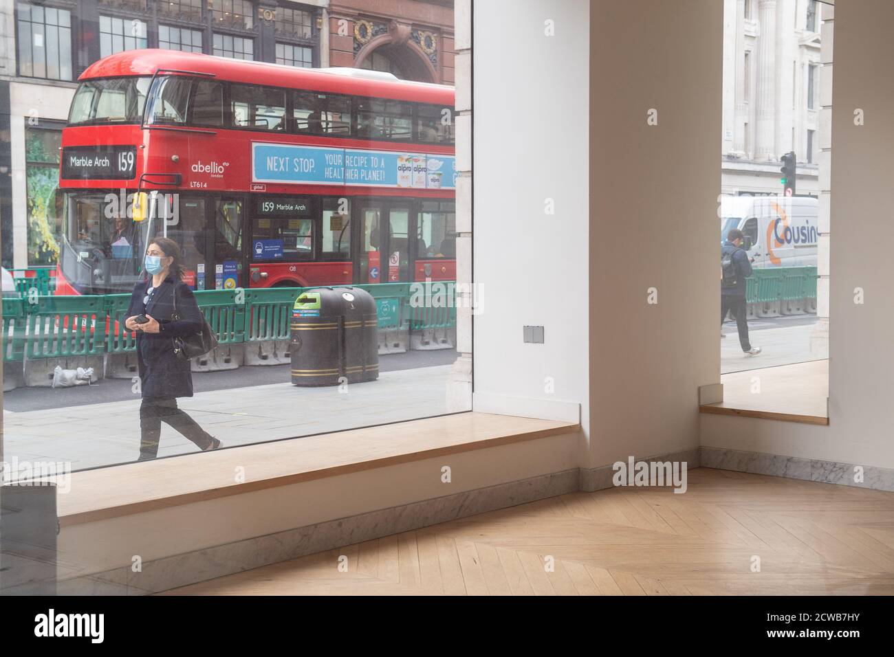 Empty shop unit on regent street hi-res stock photography and images ... Empty shop unit on regent street hi-res stock photography and images ...