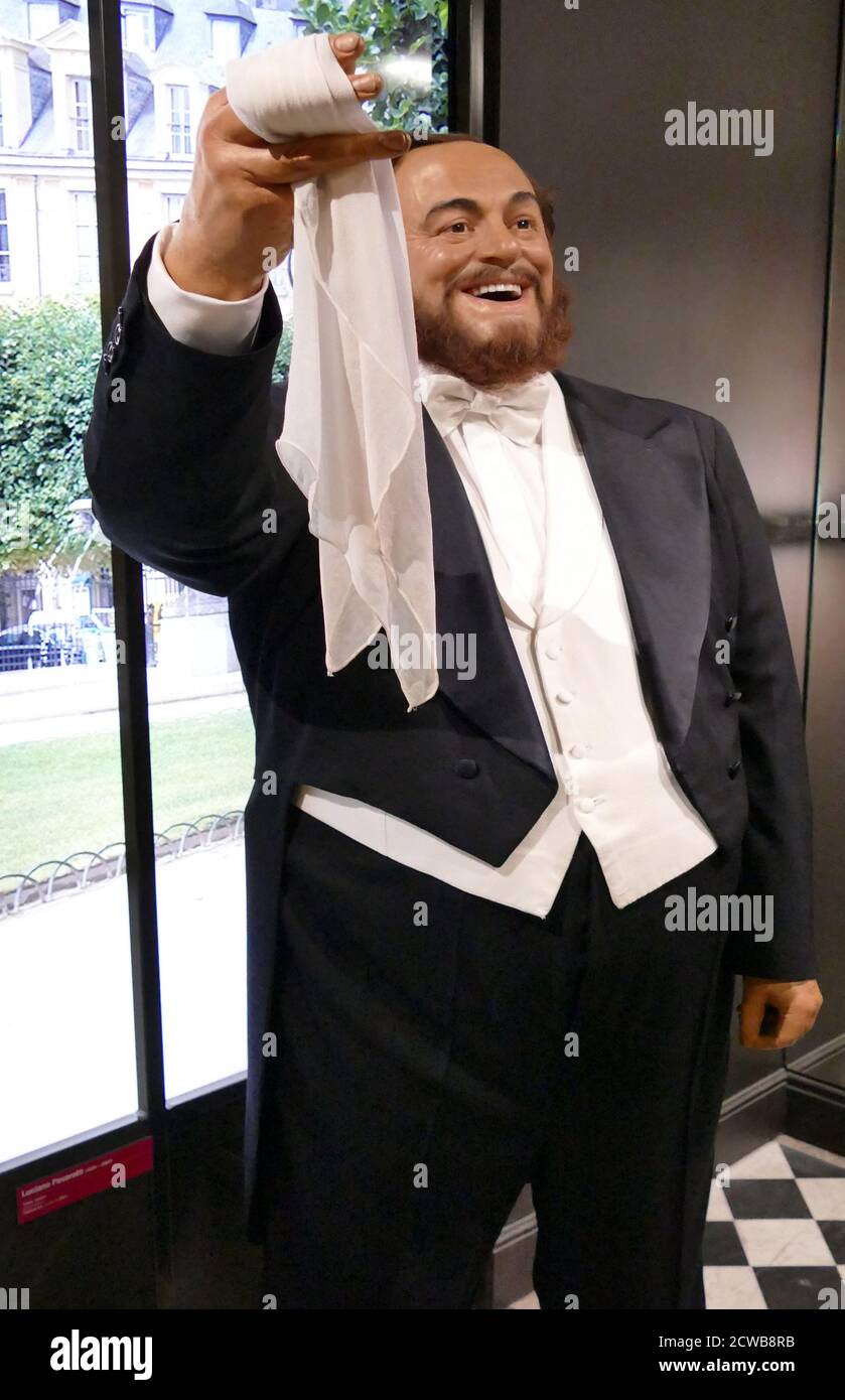 Waxwork statue of Luciano Pavarotti (1935 - 2007), Italian operatic ...
