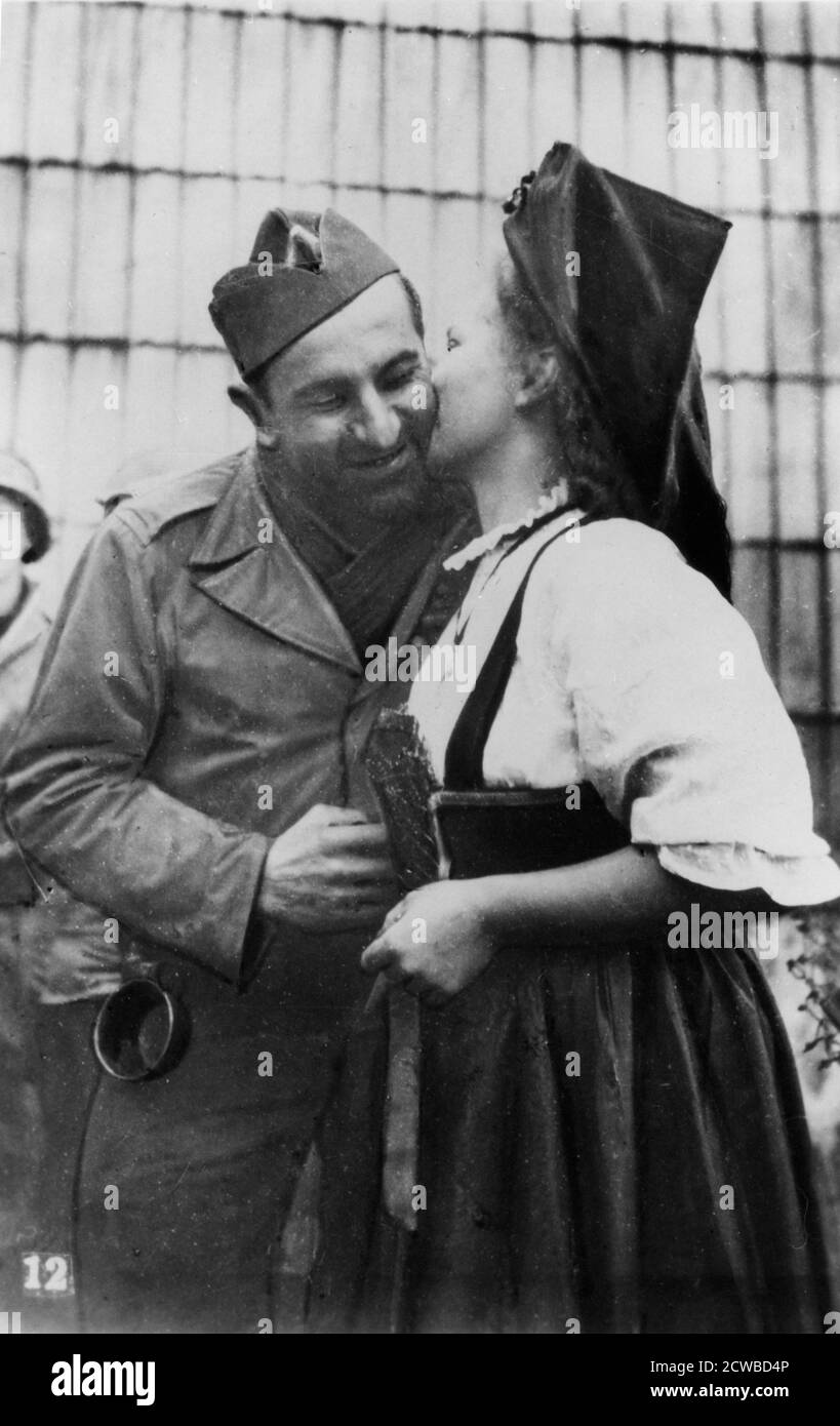 World war kiss 1945 hi-res stock photography and images - Alamy