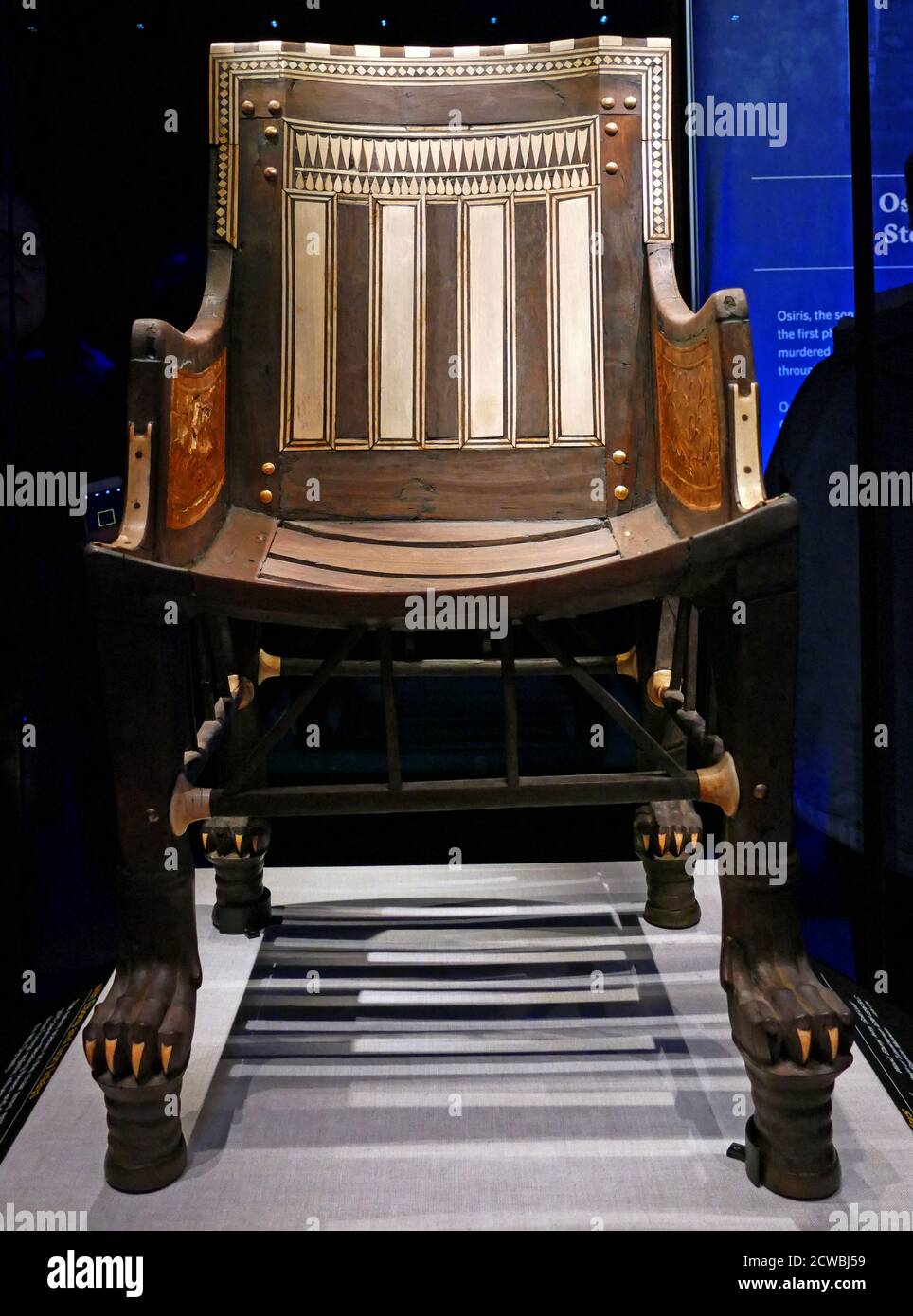 Tutankhamun chair hi-res stock photography and images - Alamy