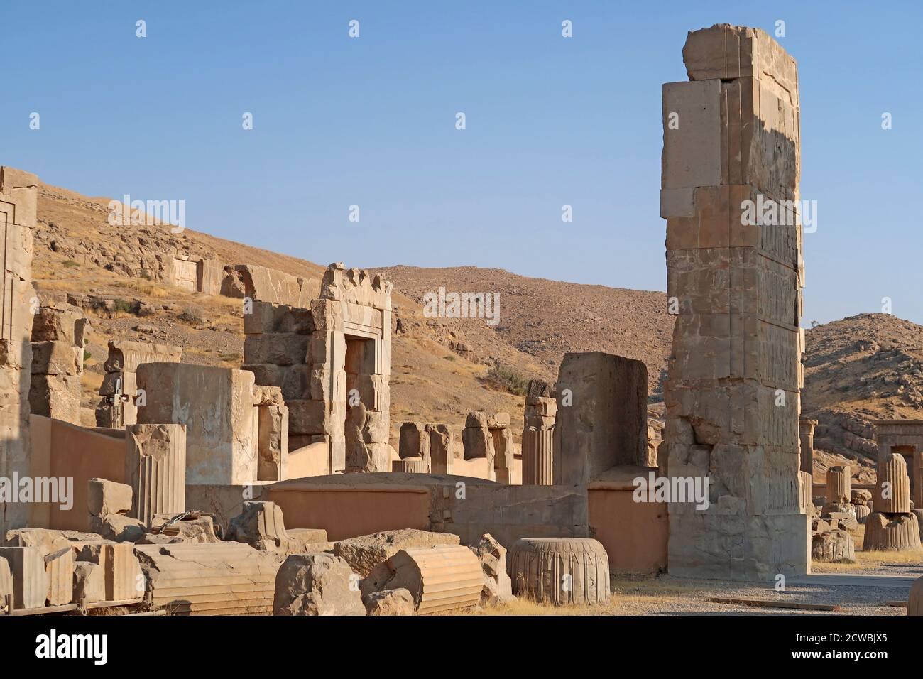 Photograph of the Throne Hall or "Hall of a Hundred Columns" at ...
