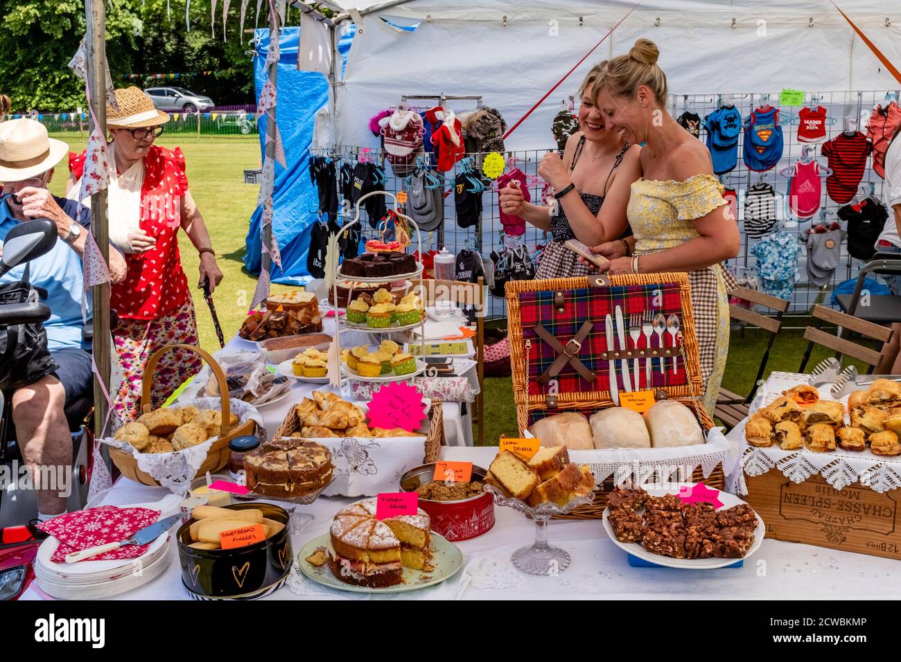 Selling cakes hi-res stock photography and images - Alamy