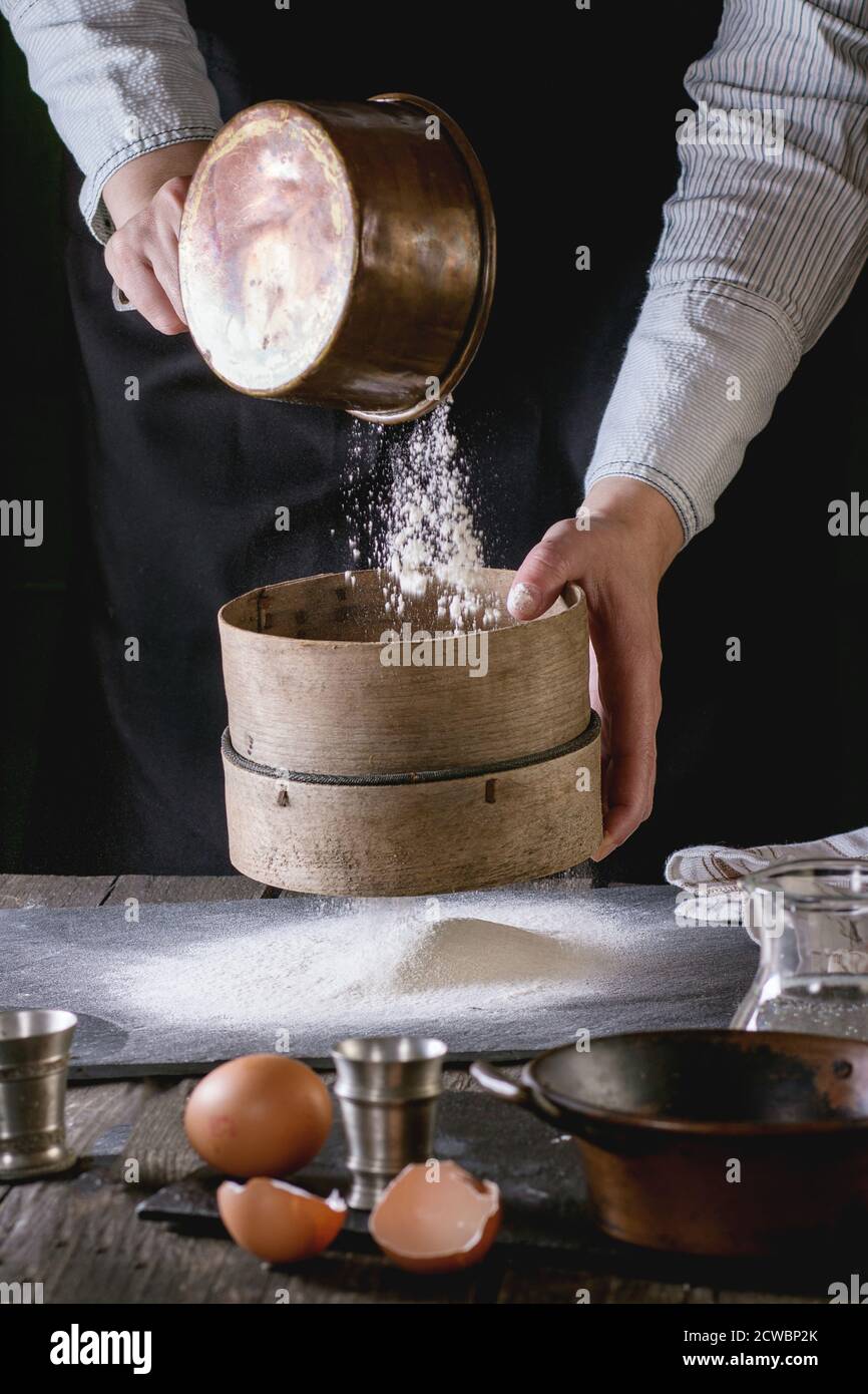 Sifting process hi-res stock photography and images - Alamy