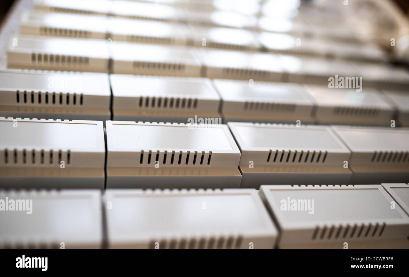 Universal plastic cases for the manufacture of serial radio-electronic ...