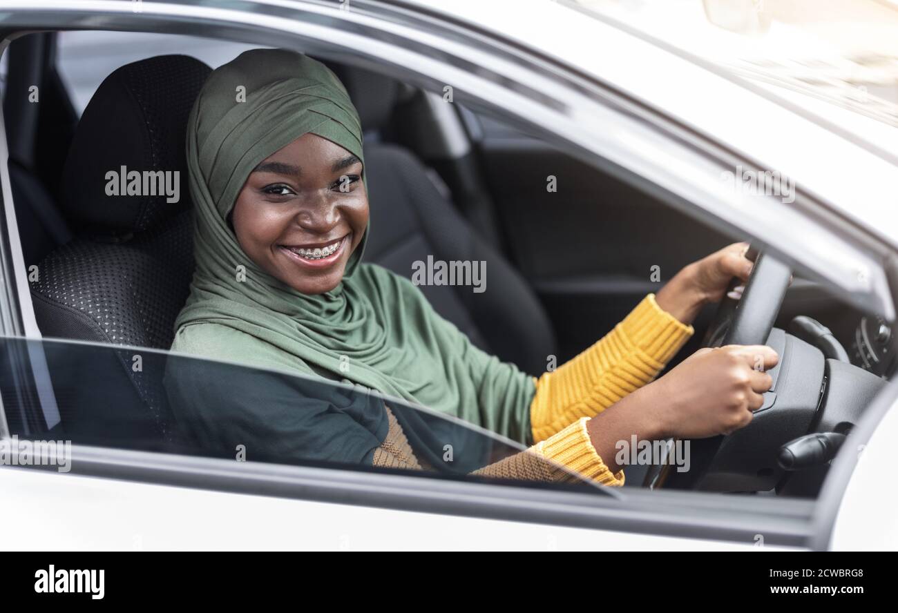 Female car front seat passenger hi-res stock photography and images - Alamy