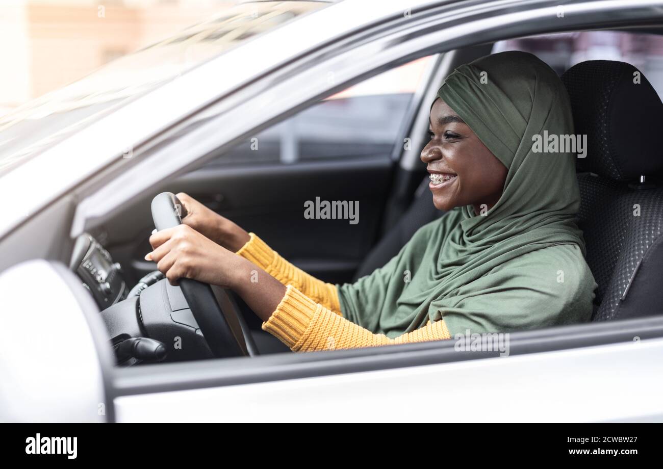 Female driver smiling hi-res stock photography and images - Alamy