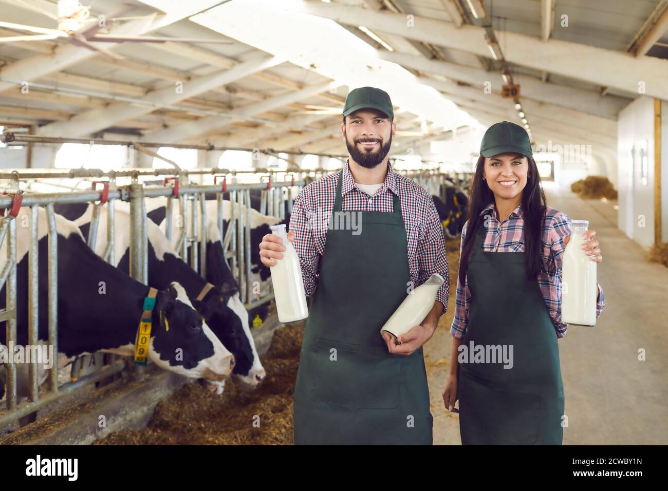 Farmer and wife barn hi-res stock photography and images - Alamy