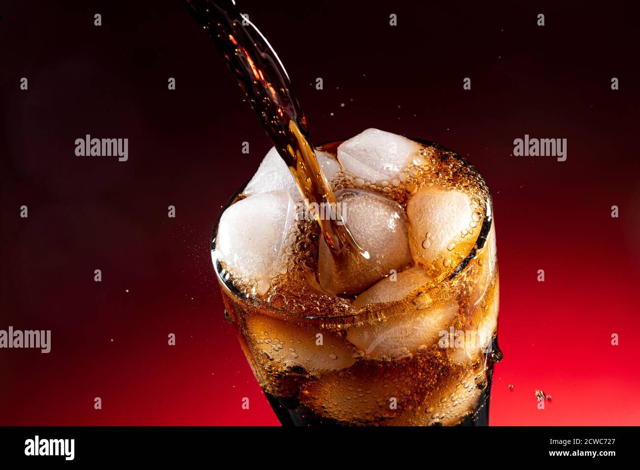 Coke pour hi-res stock photography and images - Alamy