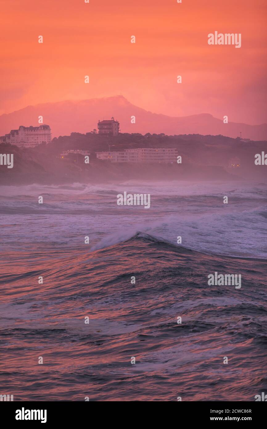 Brave waces at the "Plage des Basques" (Basque's beach) at Biarritz ...