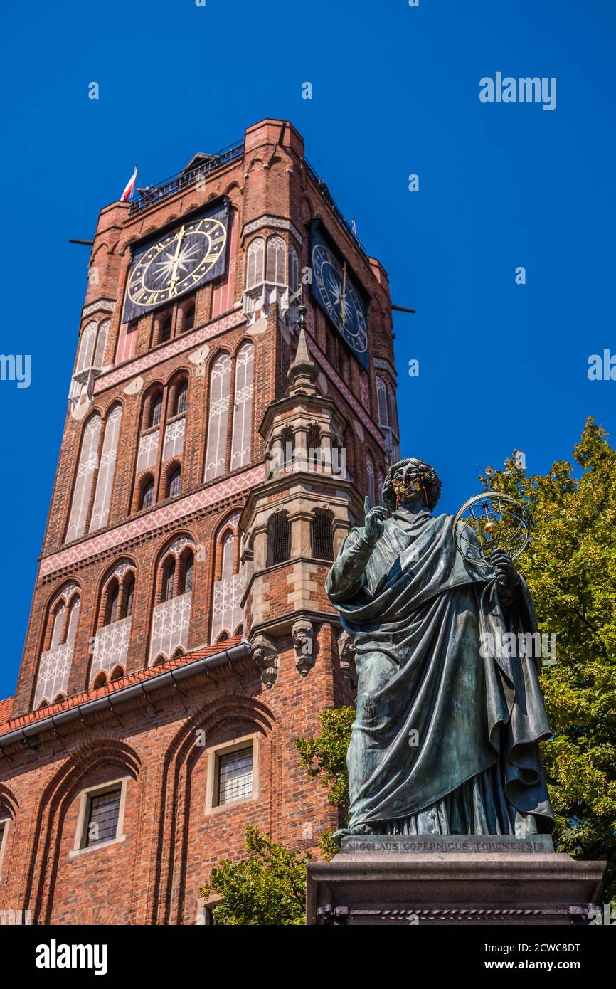 Torun old town vertical hi-res stock photography and images - Alamy