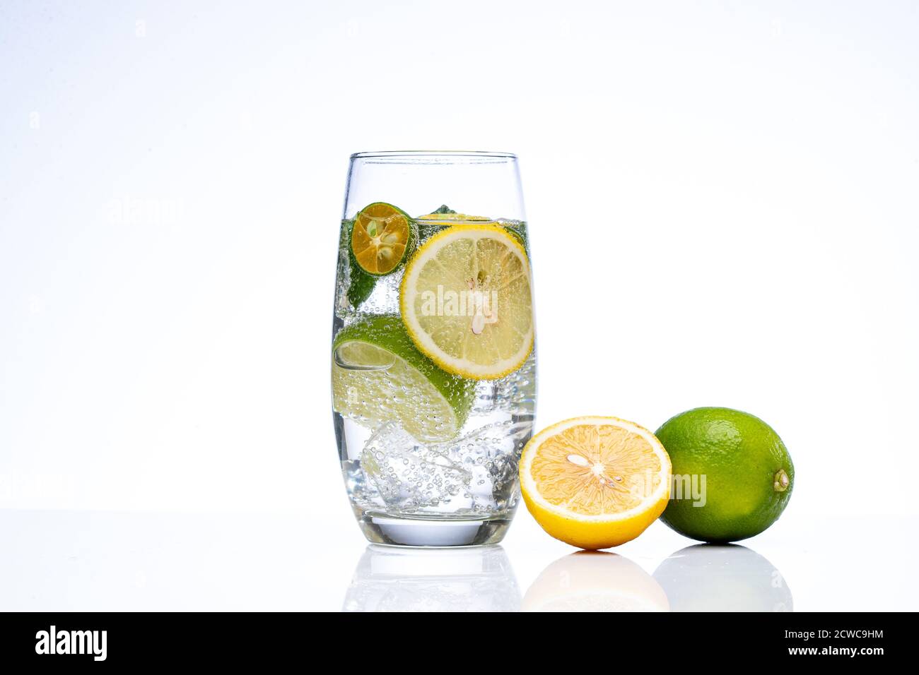 Bubble lemon water and lemon Stock Photo - Alamy