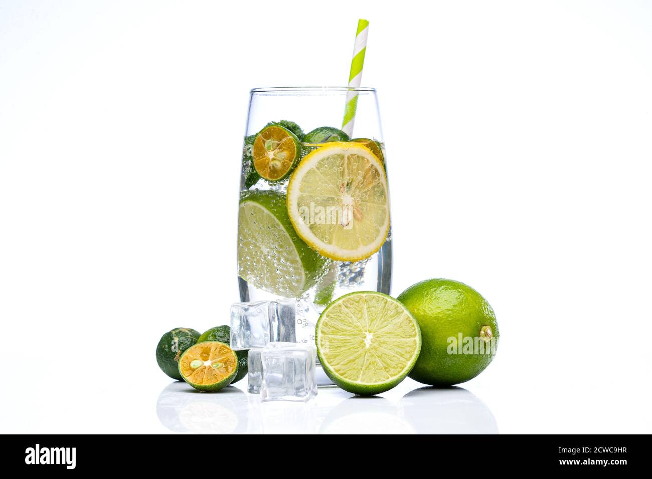 Lemon bubble water Stock Photo - Alamy