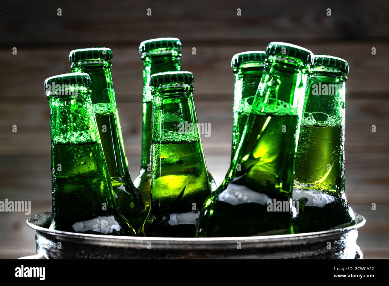A bucket of bottled beer Stock Photo - Alamy