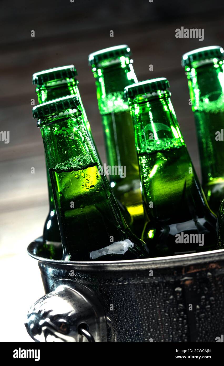 The pail glass bottles of beer Stock Photo - Alamy