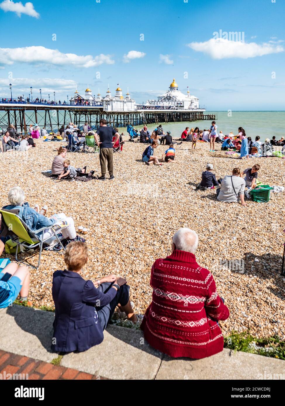 Busy beach scene hi-res stock photography and images - Alamy