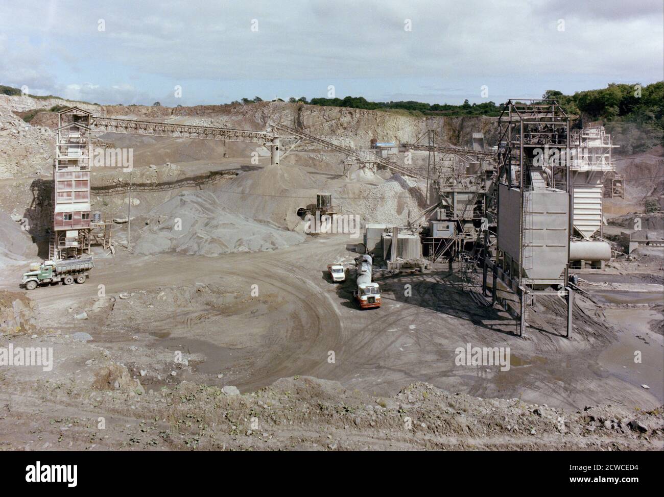 Quarry loading truck stone hi-res stock photography and images - Alamy