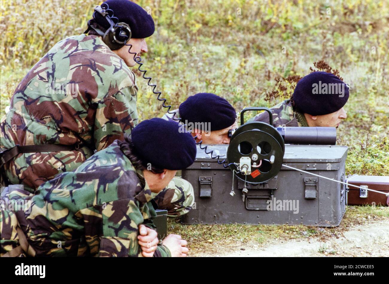 Soldiers from 33 Explosive Ordnance Dispoal Regiment, Royal Corps of ...