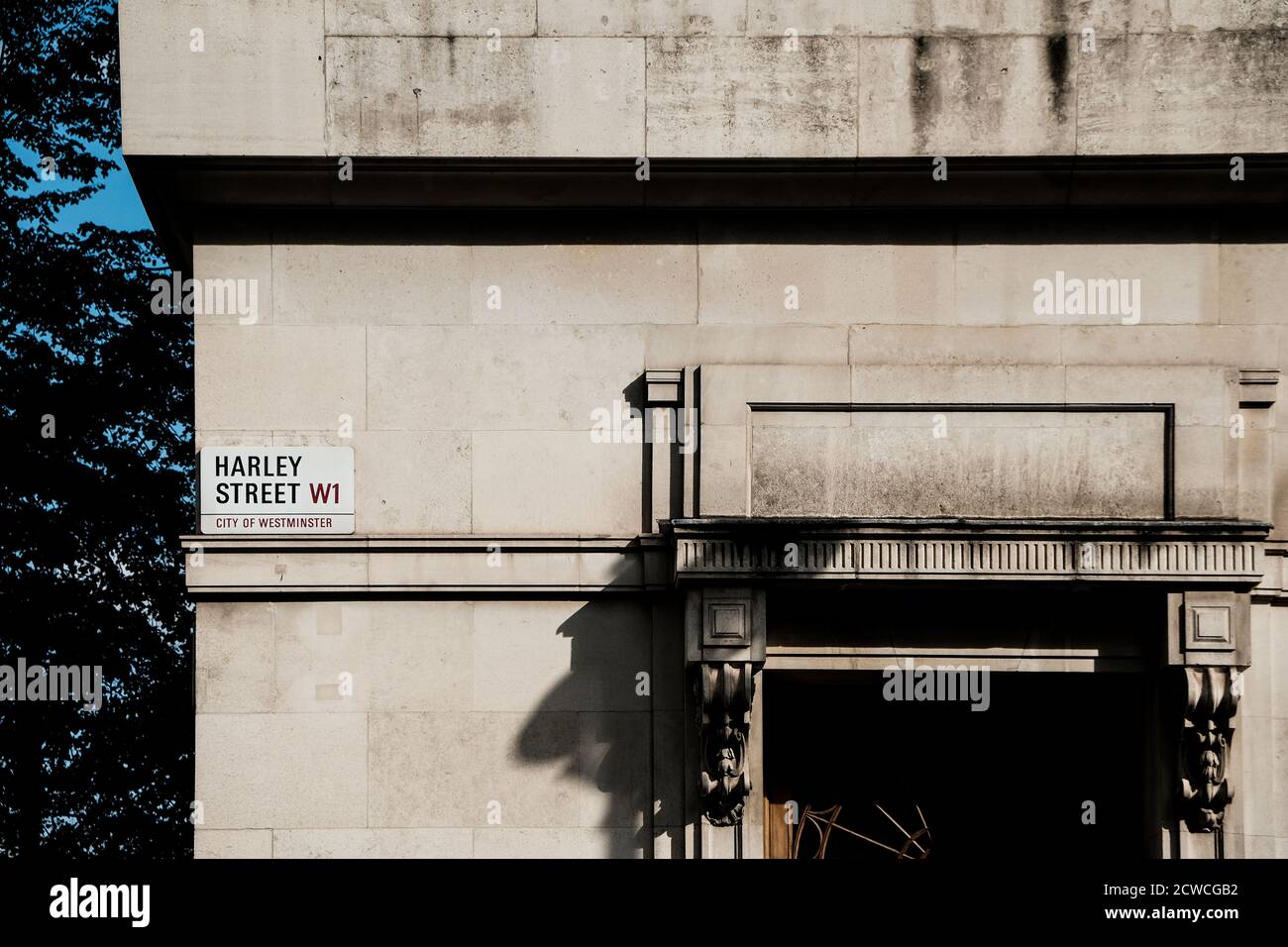 Harley street sign london w1 hi-res stock photography and images - Alamy