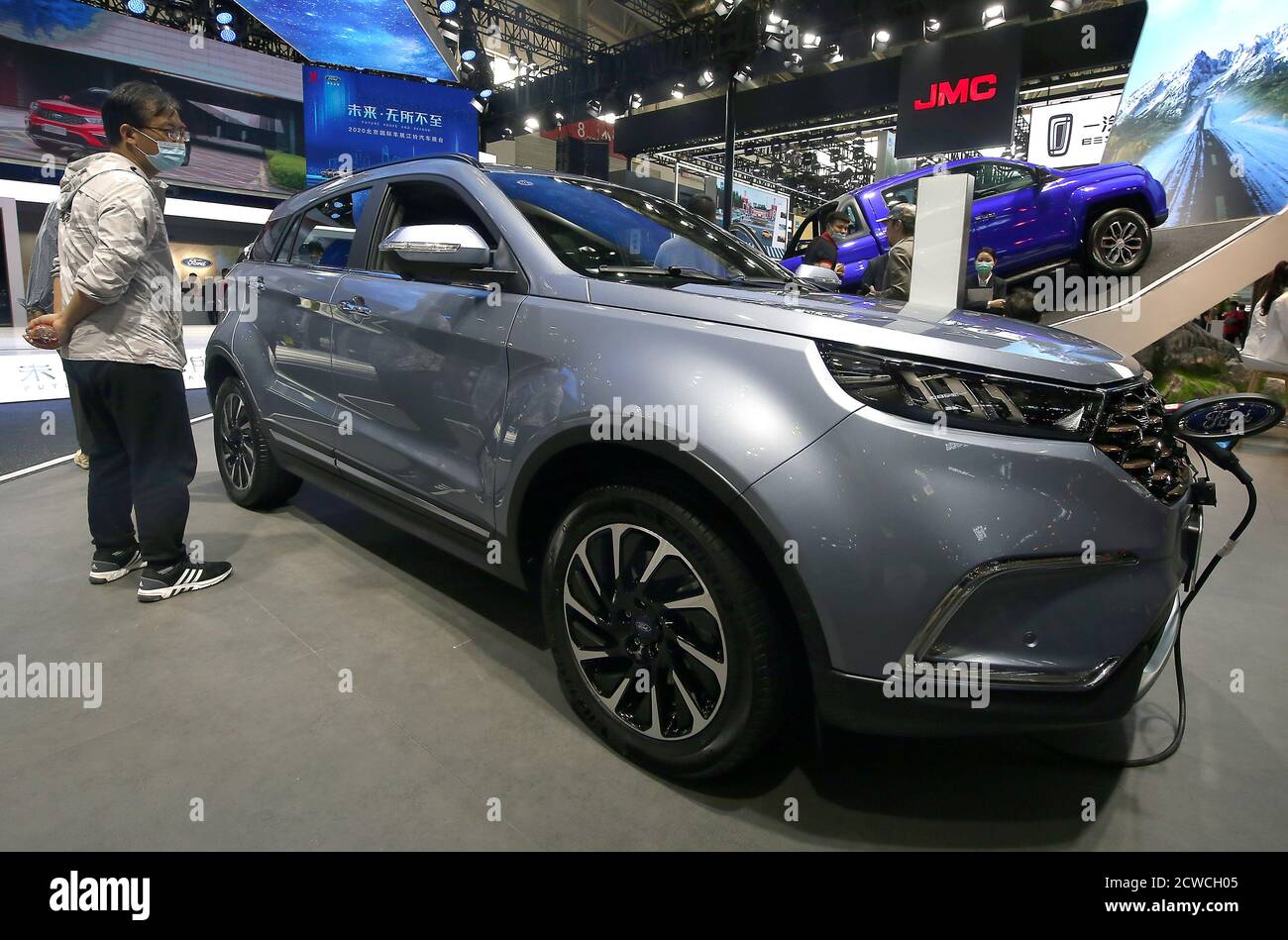 Beijing, China. 29th Sep, 2020. Chinese check out Ford's new Territory ...