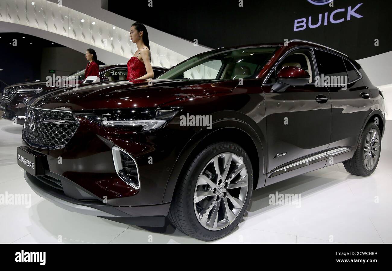 China auto show models hi-res stock photography and images - Alamy