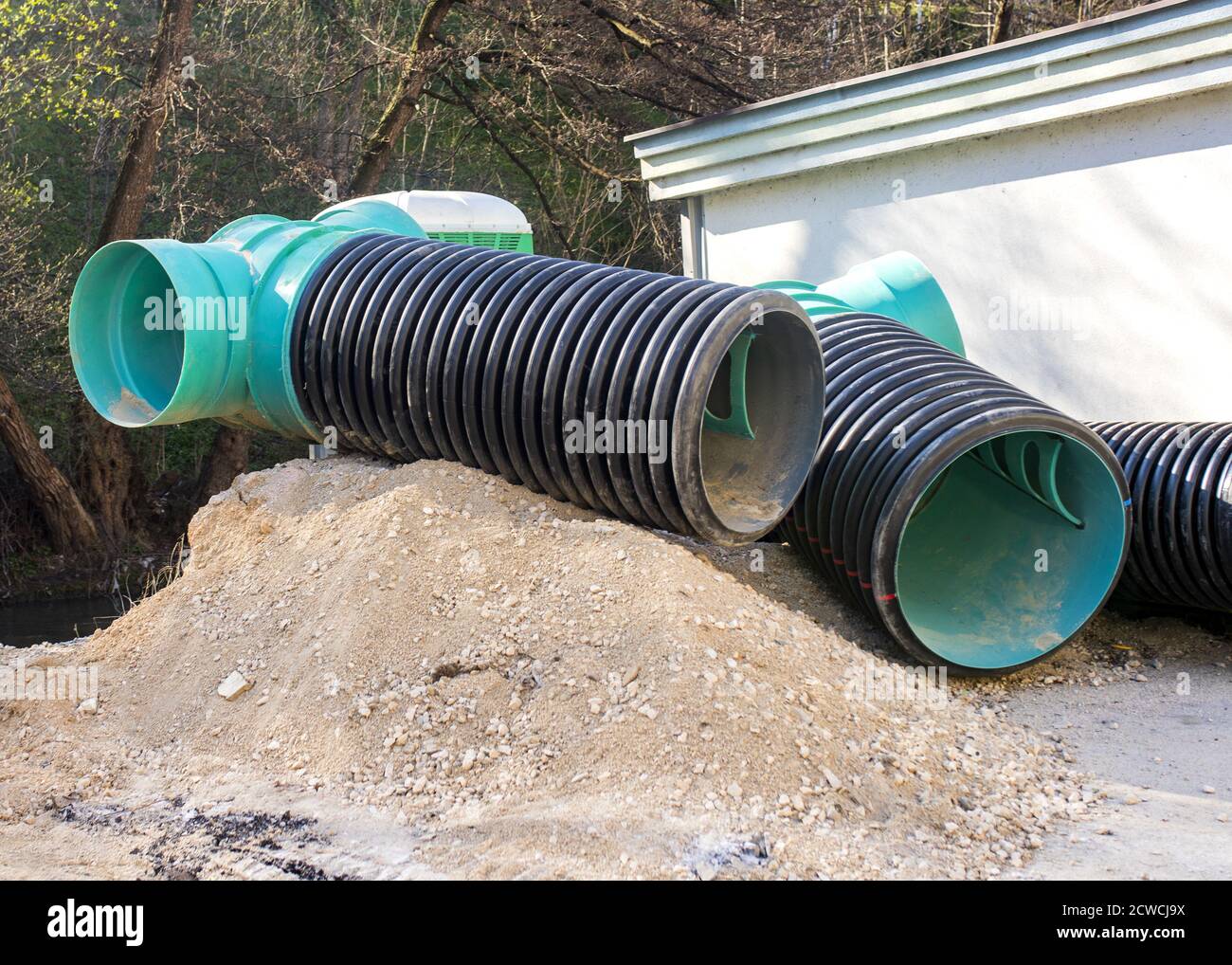 Ground round hole hi-res stock photography and images - Alamy