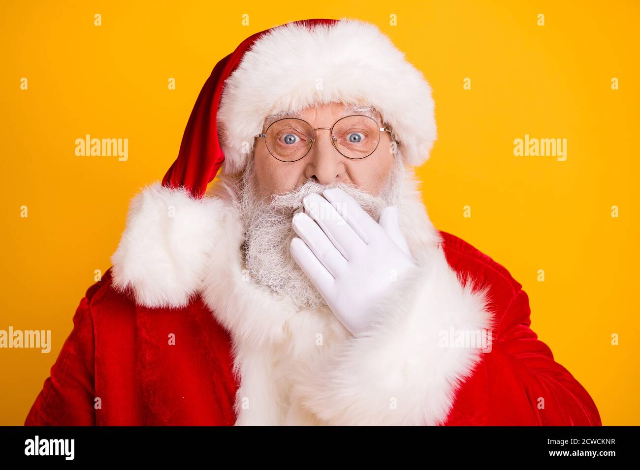 Photo of astonished santa claus impressed stare stupor x-mas atmosphere ...