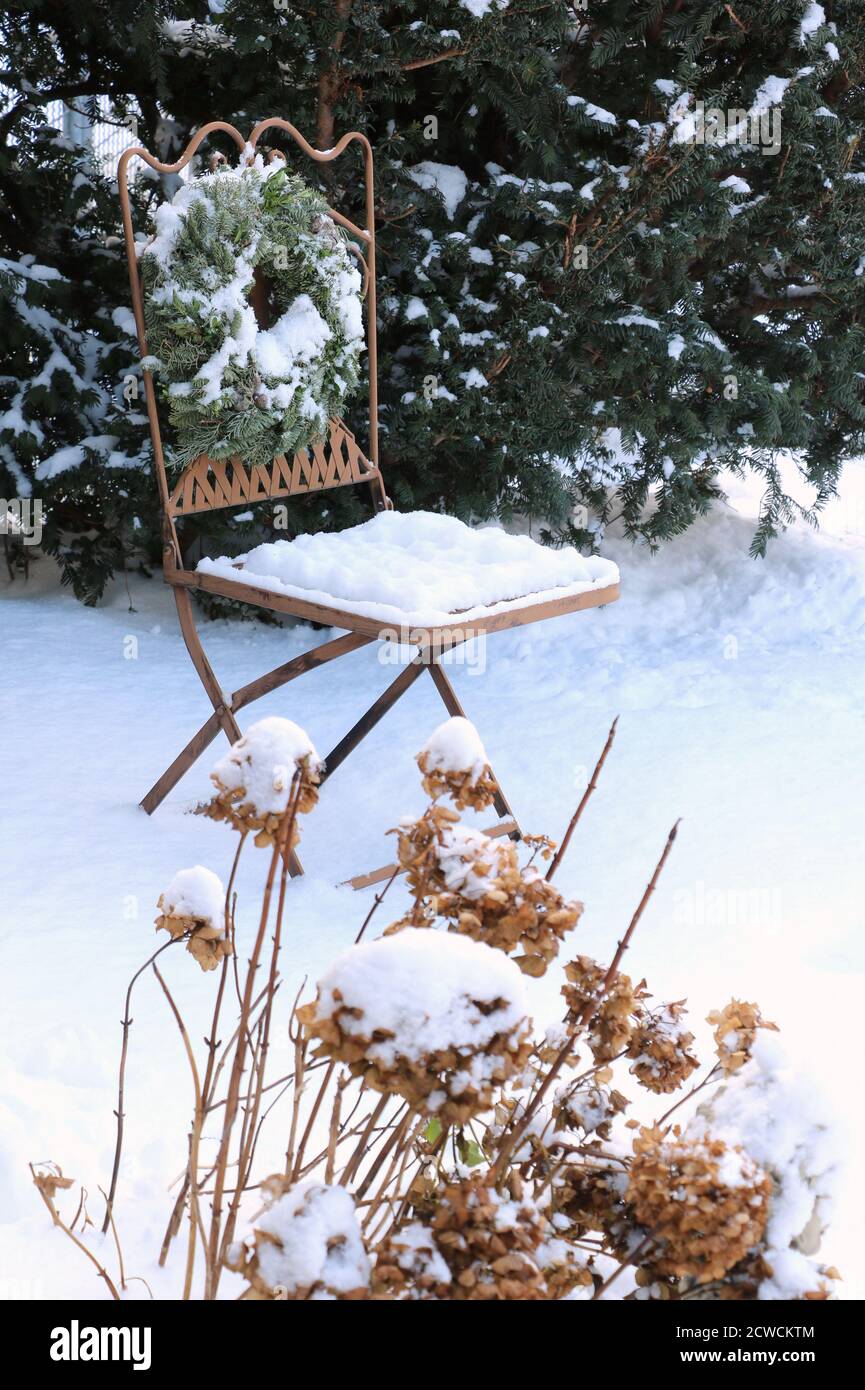 Garden snow chair hi-res stock photography and images - Alamy