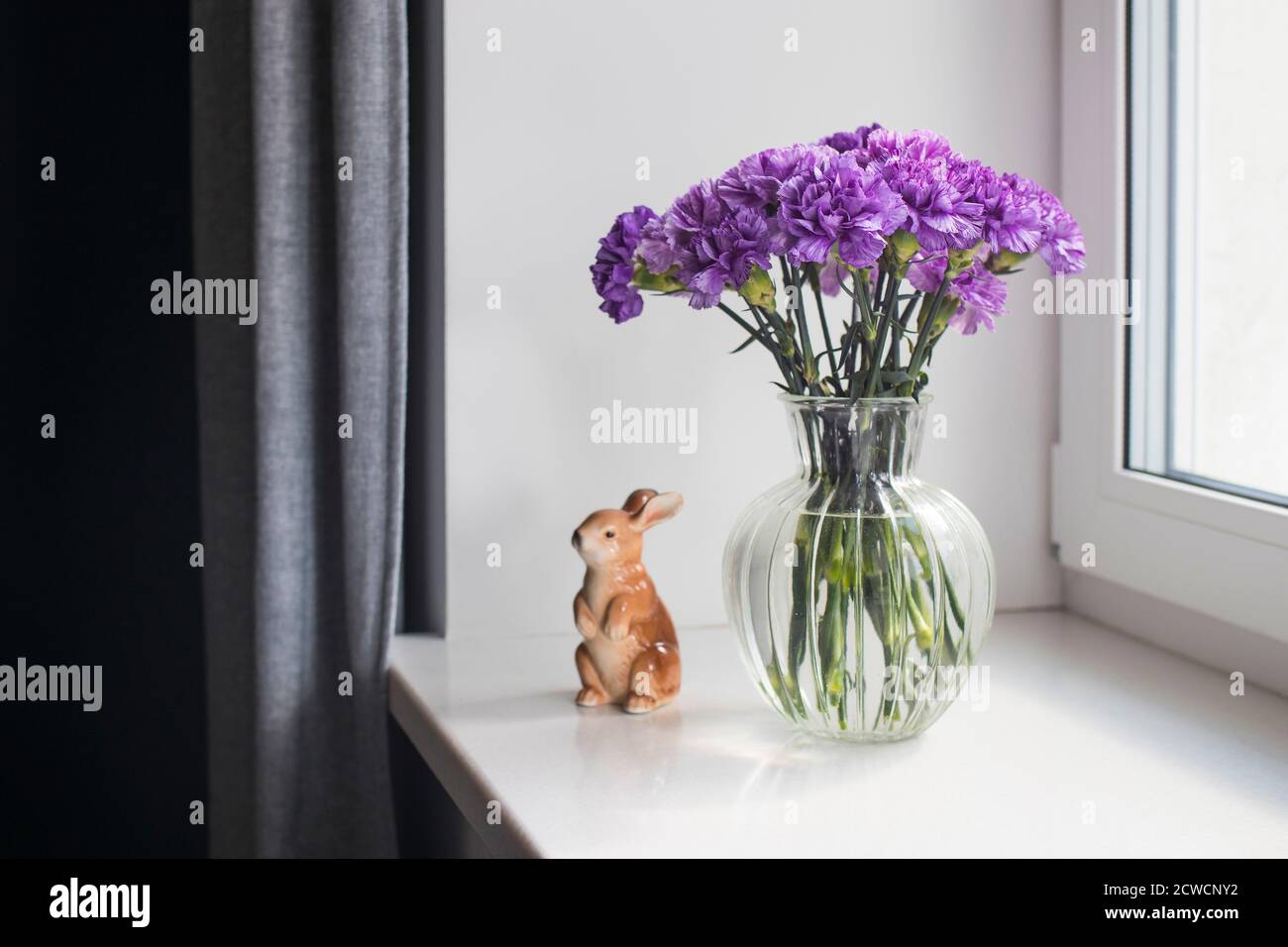 Bridal bouquets of lilac carnations in a round glass vase different ...