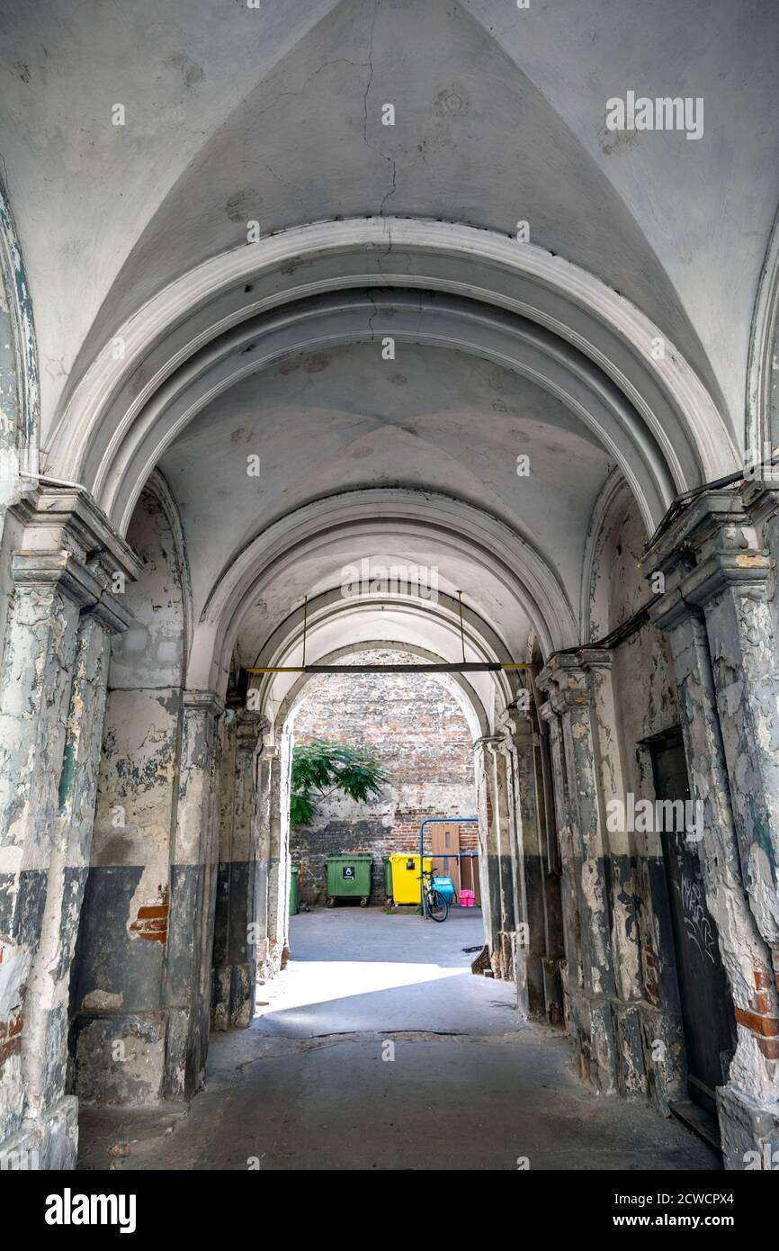 Run down building hi-res stock photography and images - Alamy