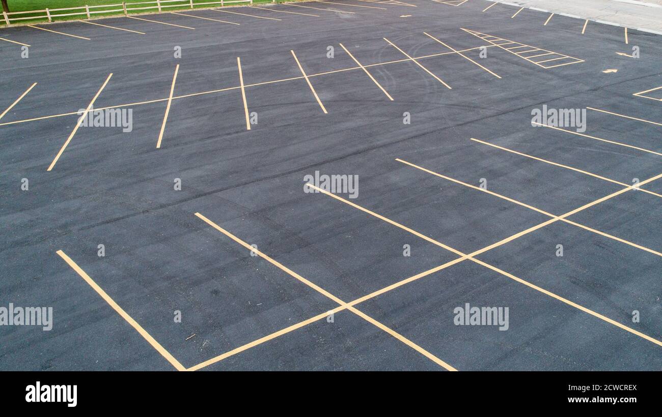 Empty parking lot hi-res stock photography and images - Alamy