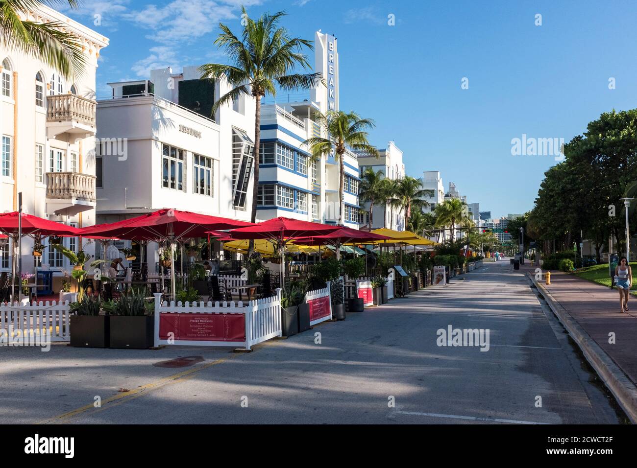 Famous Miami South Beach sunrise with lifeguard tower Stock Photo - Alamy