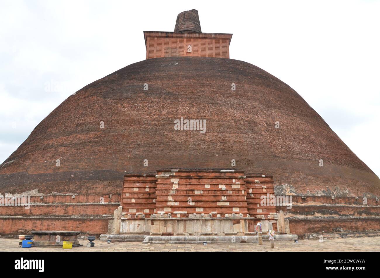 Abhayagiri dagaba stupa in Anuradhapura, Sri Lanka Stock Photo - Alamy