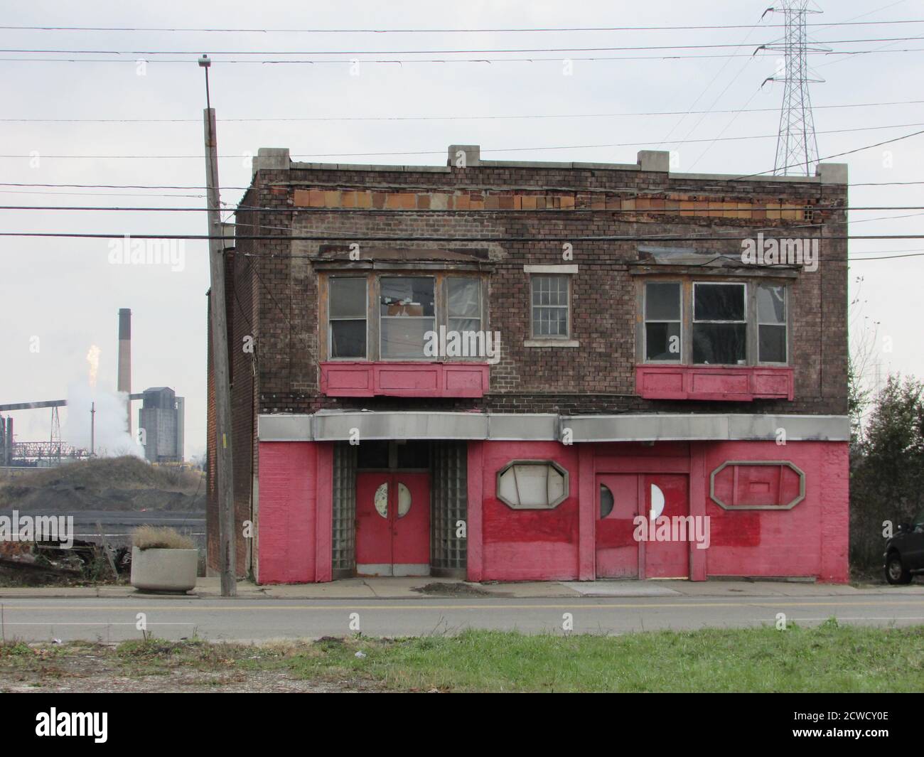 Old abandoned storefront hi-res stock photography and images - Alamy
