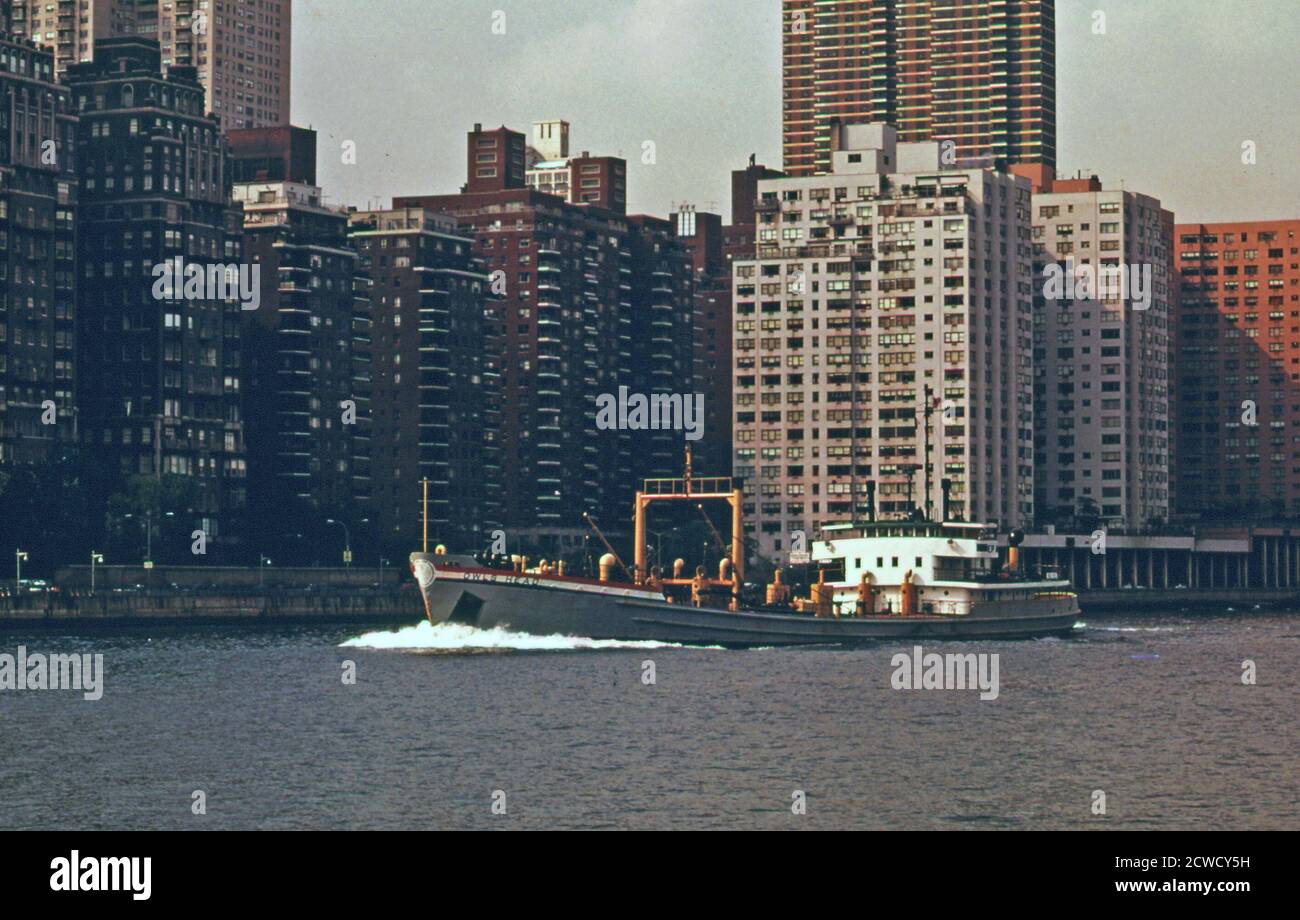 1970s sludge boat hi-res stock photography and images - Alamy