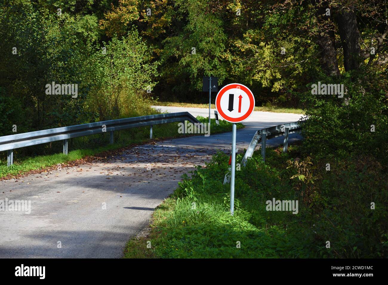 Road sign that shows right of way Stock Photo - Alamy