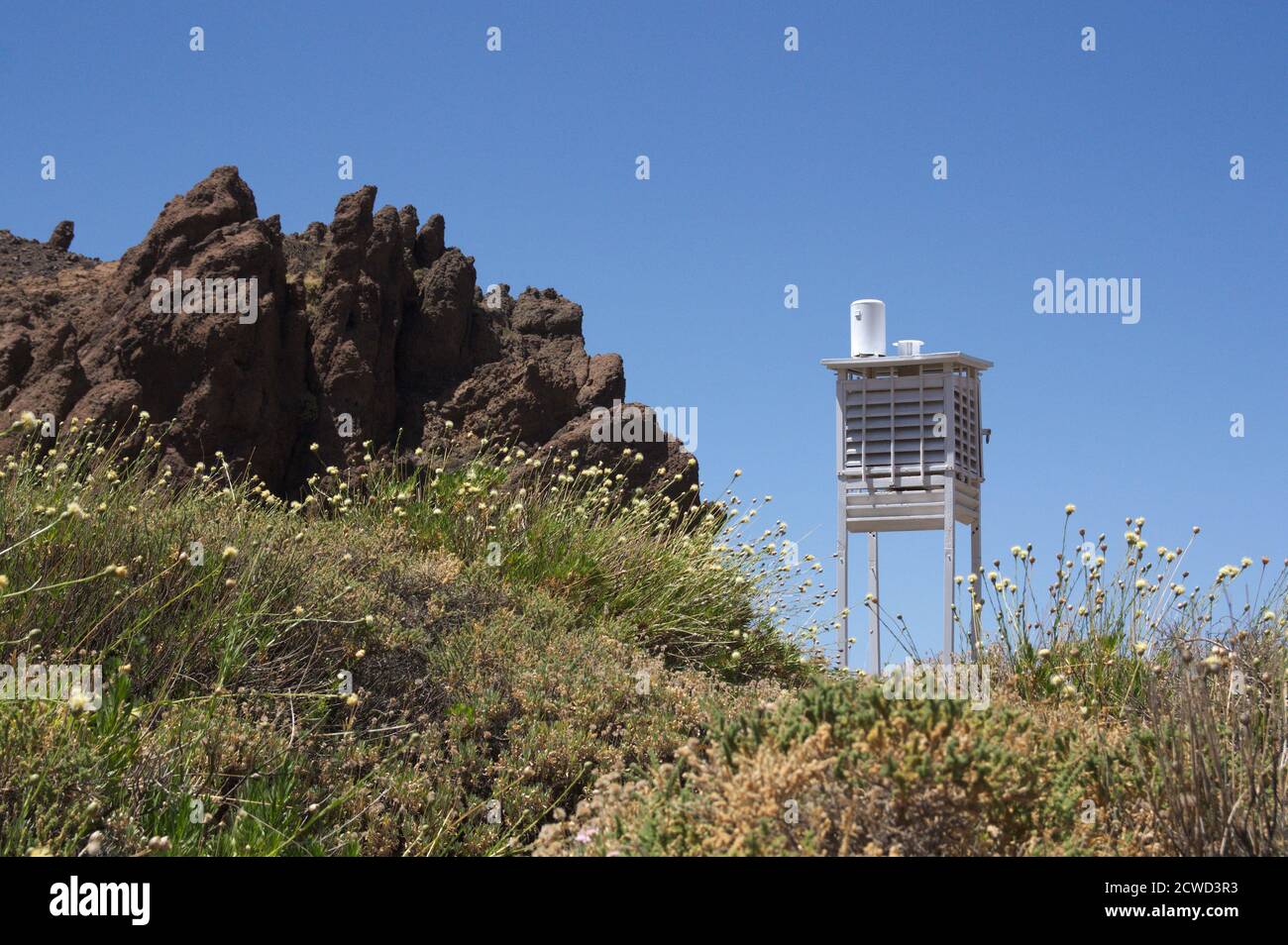 Meteorological shelter for the instruments of a meteorological data ...