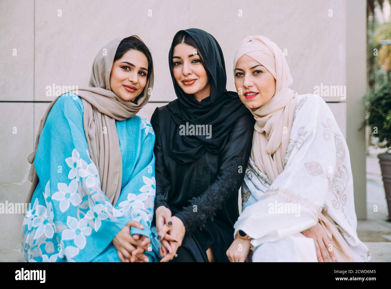 Shopping abu dhabi women hi-res stock photography and images - Alamy