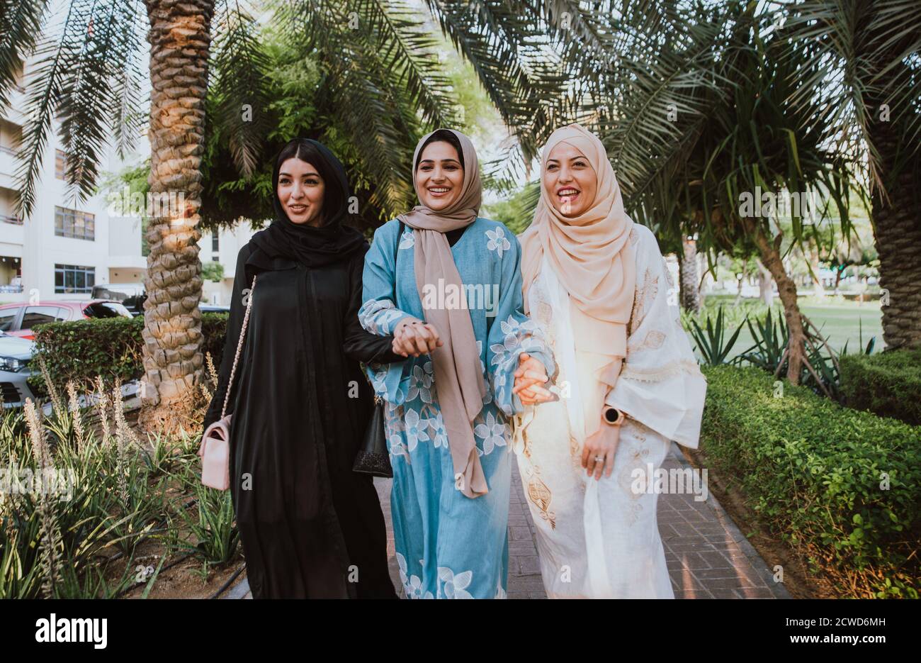 Three arabic girls dubai hi-res stock photography and images - Alamy