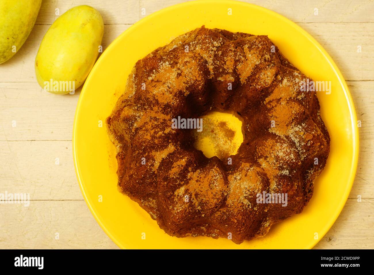 View of a spiced pawpaw cake made in a Bundt pan Stock Photo - Alamy