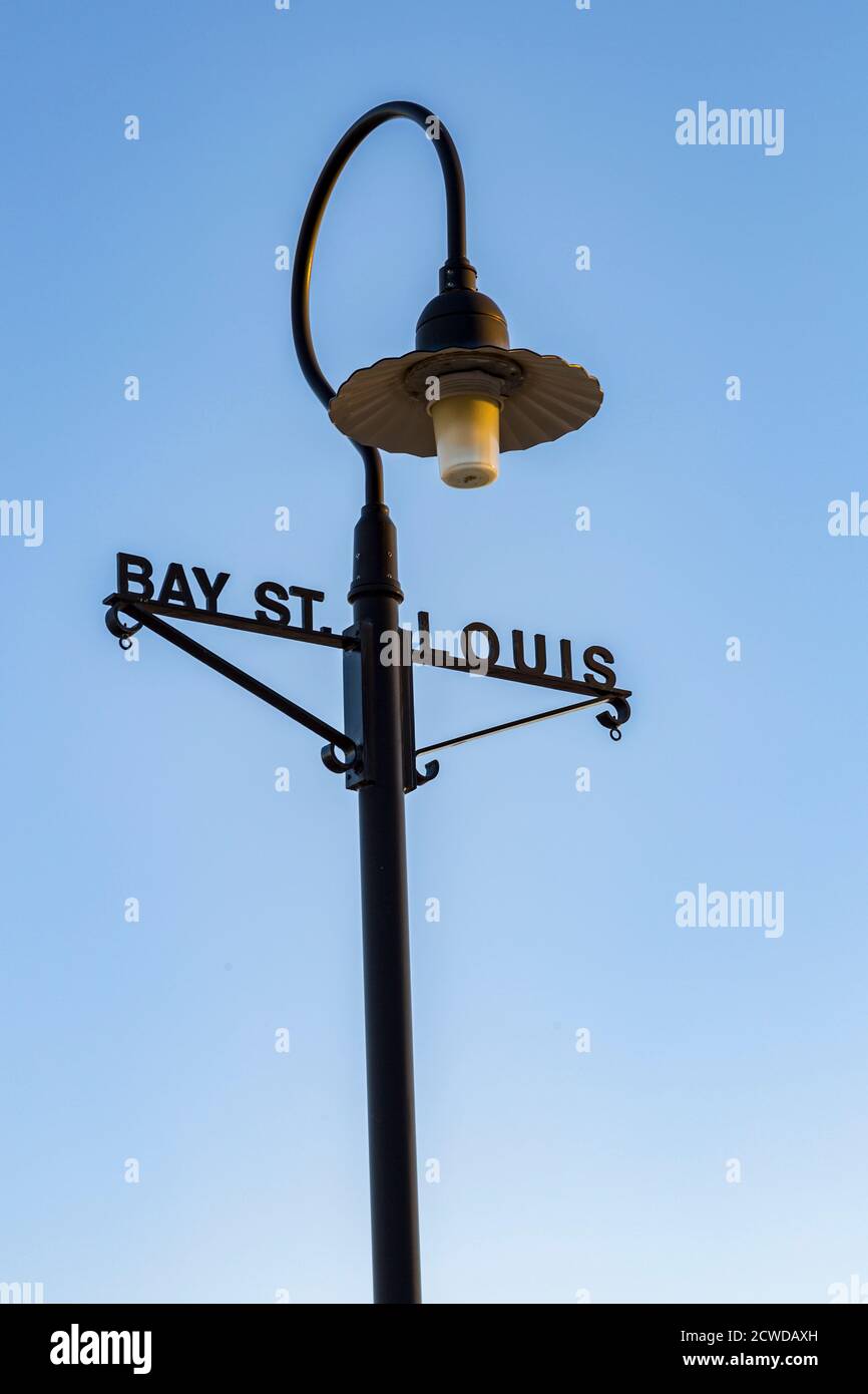 Lamp post sign hi-res stock photography and images - Alamy