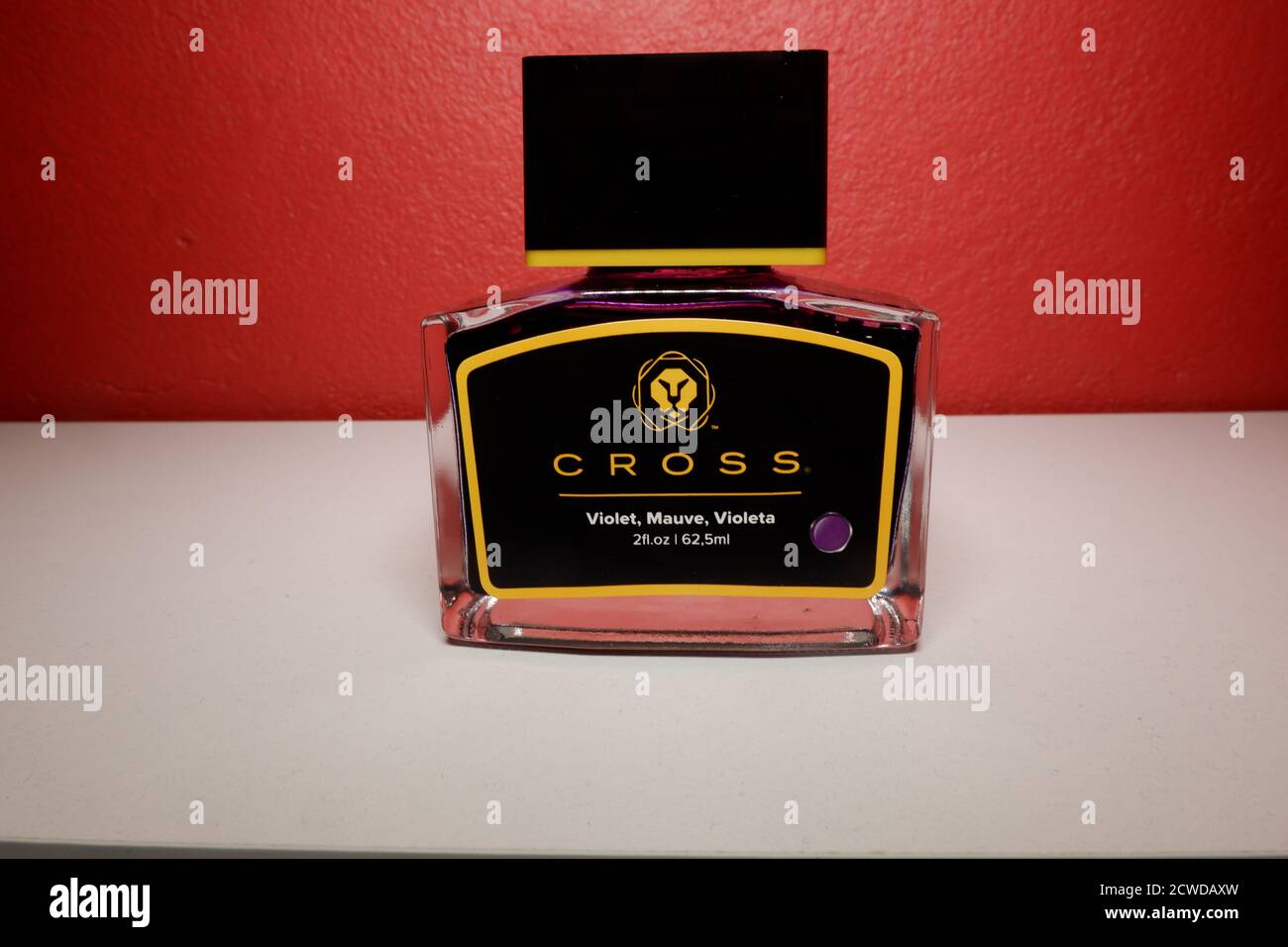 Cross fountain pen hi-res stock photography and images - Alamy