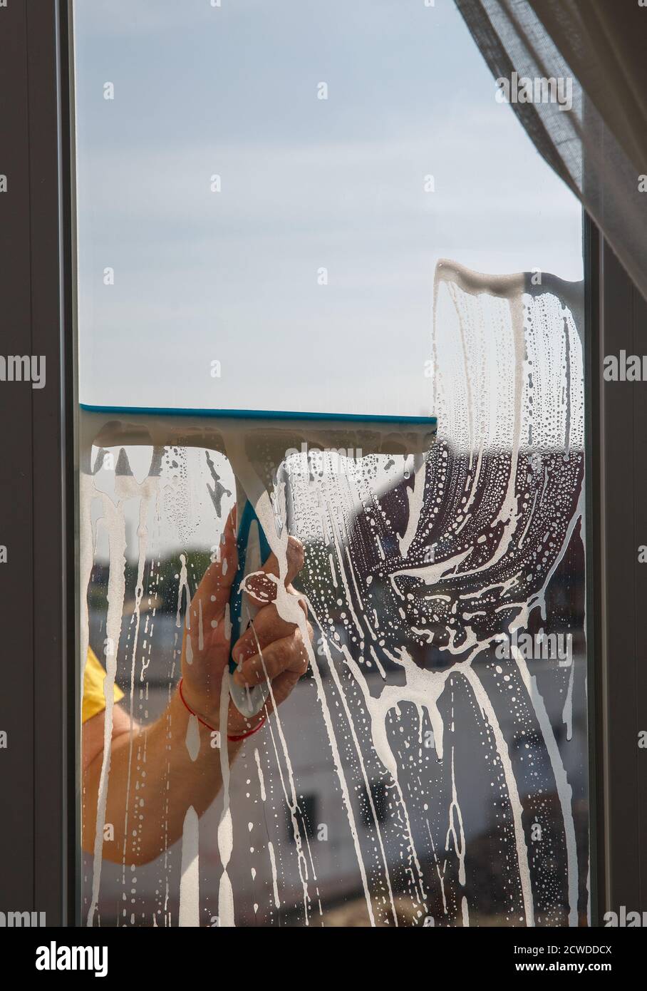 Washes window hi-res stock photography and images - Alamy