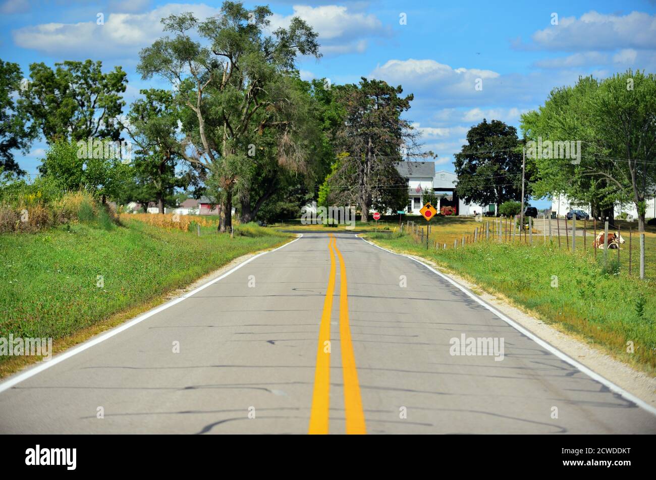 Line striping hi-res stock photography and images - Alamy