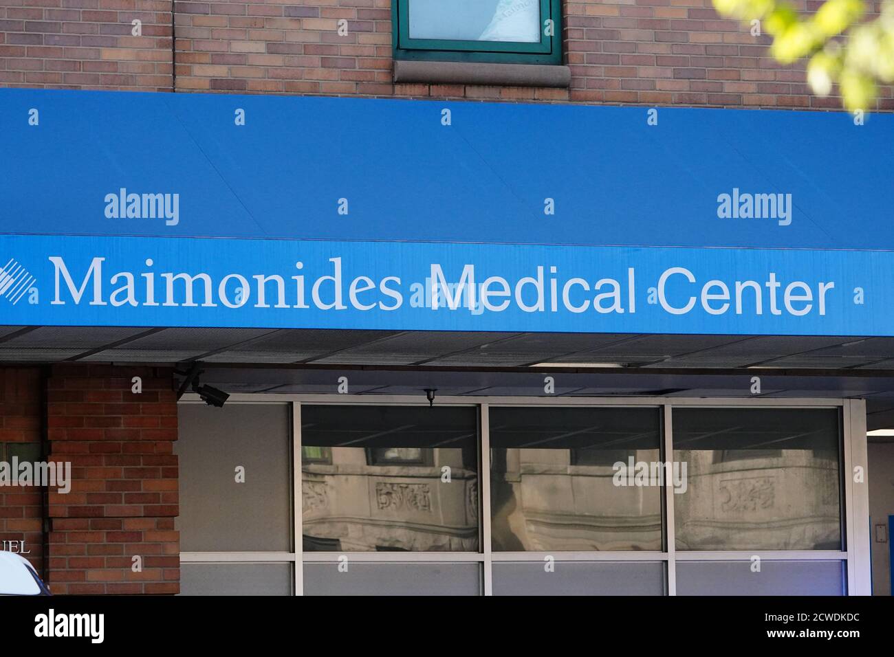 Maimonides Medical Centre sign in Brooklyn Stock Photo - Alamy