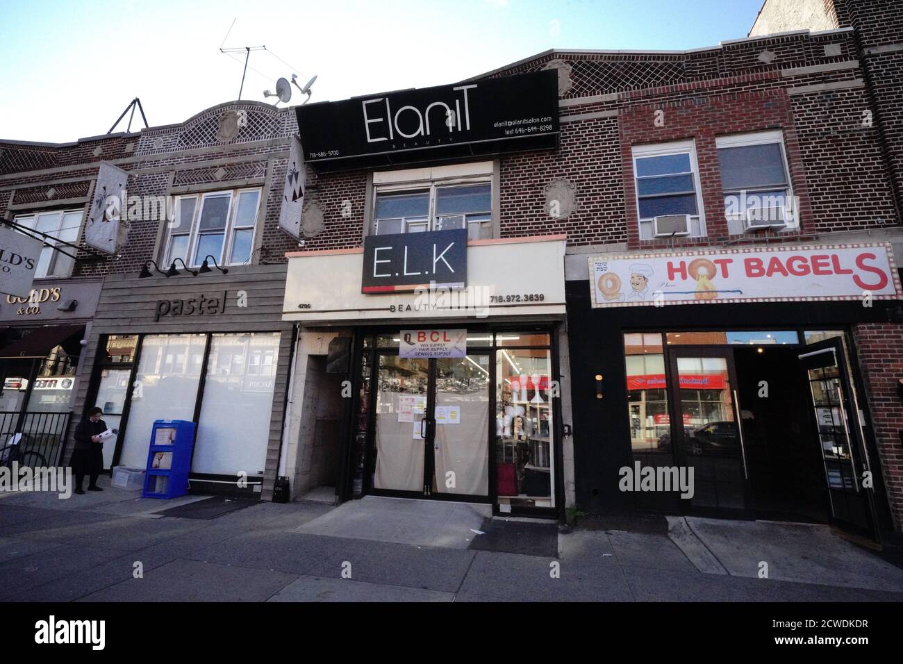 Wig store sign hi-res stock photography and images - Alamy