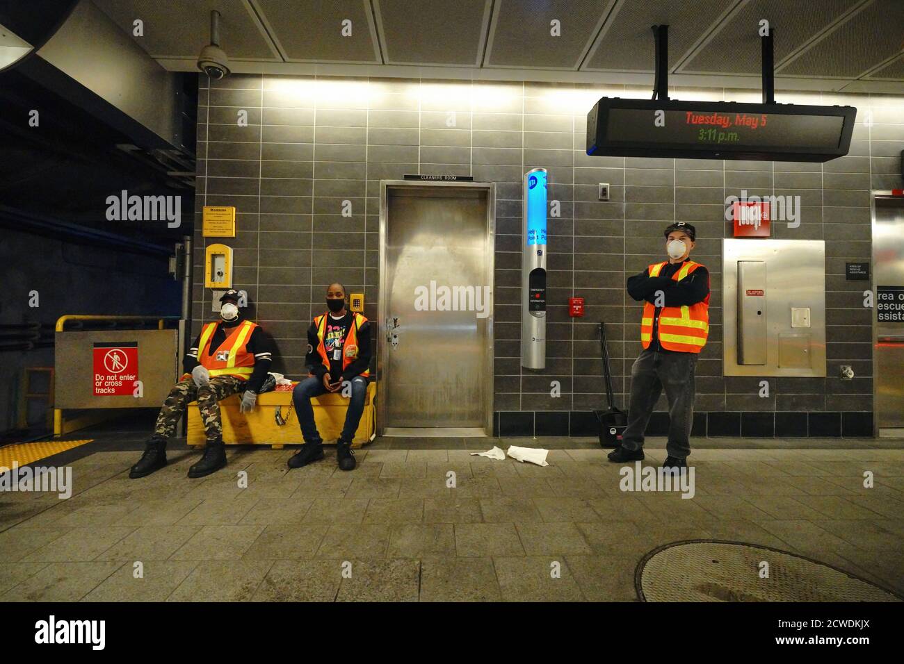 Mta Personnel In Hudson Yards New York City The Nypd Is Deploying